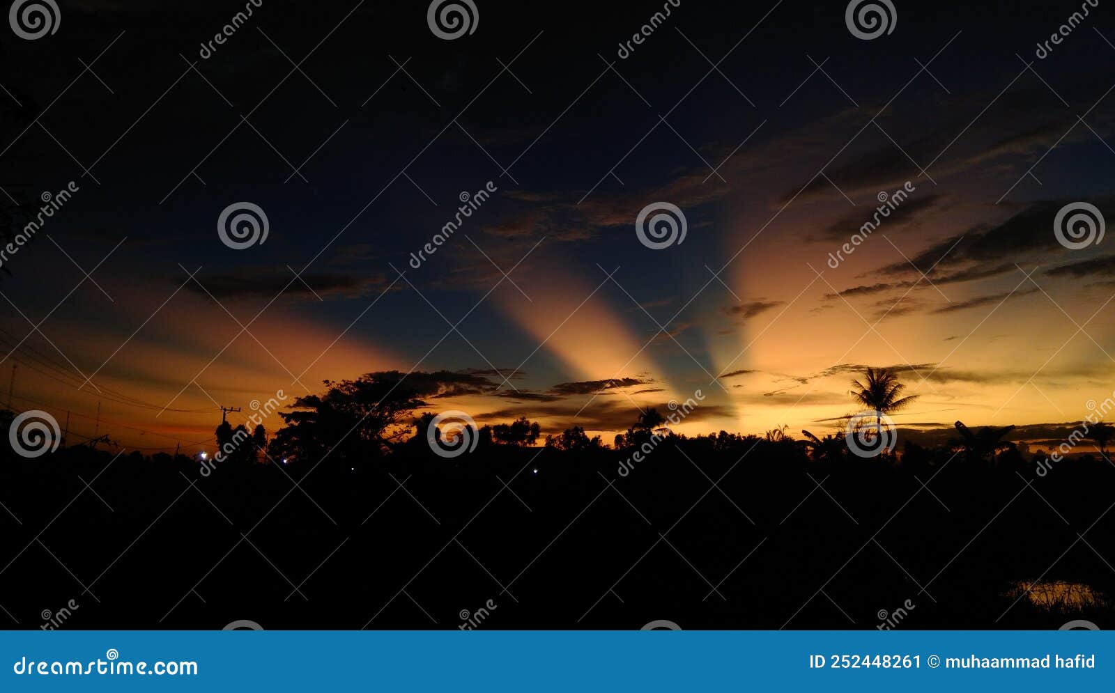 The Phenomenon of the Sky Splitting at Dusk Stock Image - Image of ...