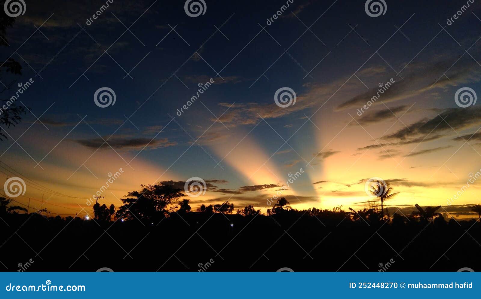 The Phenomenon of the Sky Splitting at Dusk Stock Photo - Image of ...