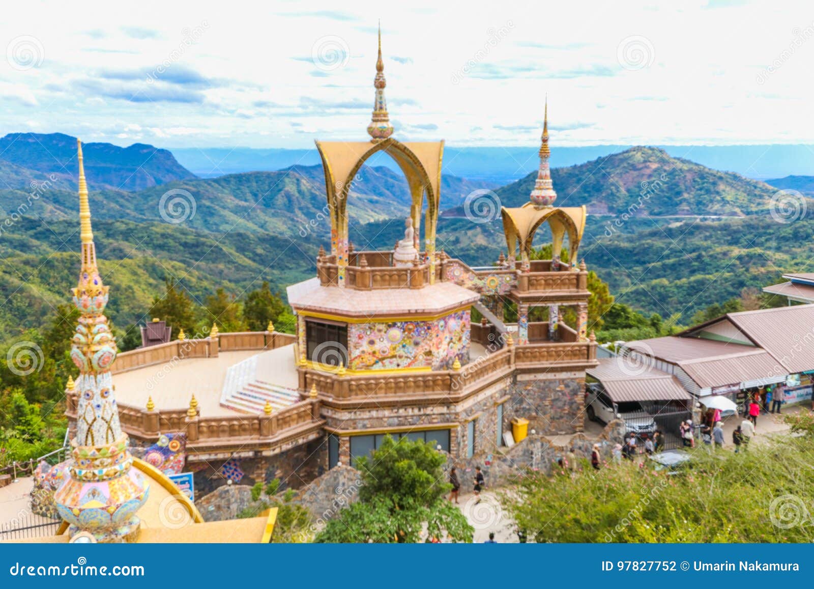 PHETCHABUN, THAILAND - JANUARI 3, 2017: Phrathat Phasornkaew ...