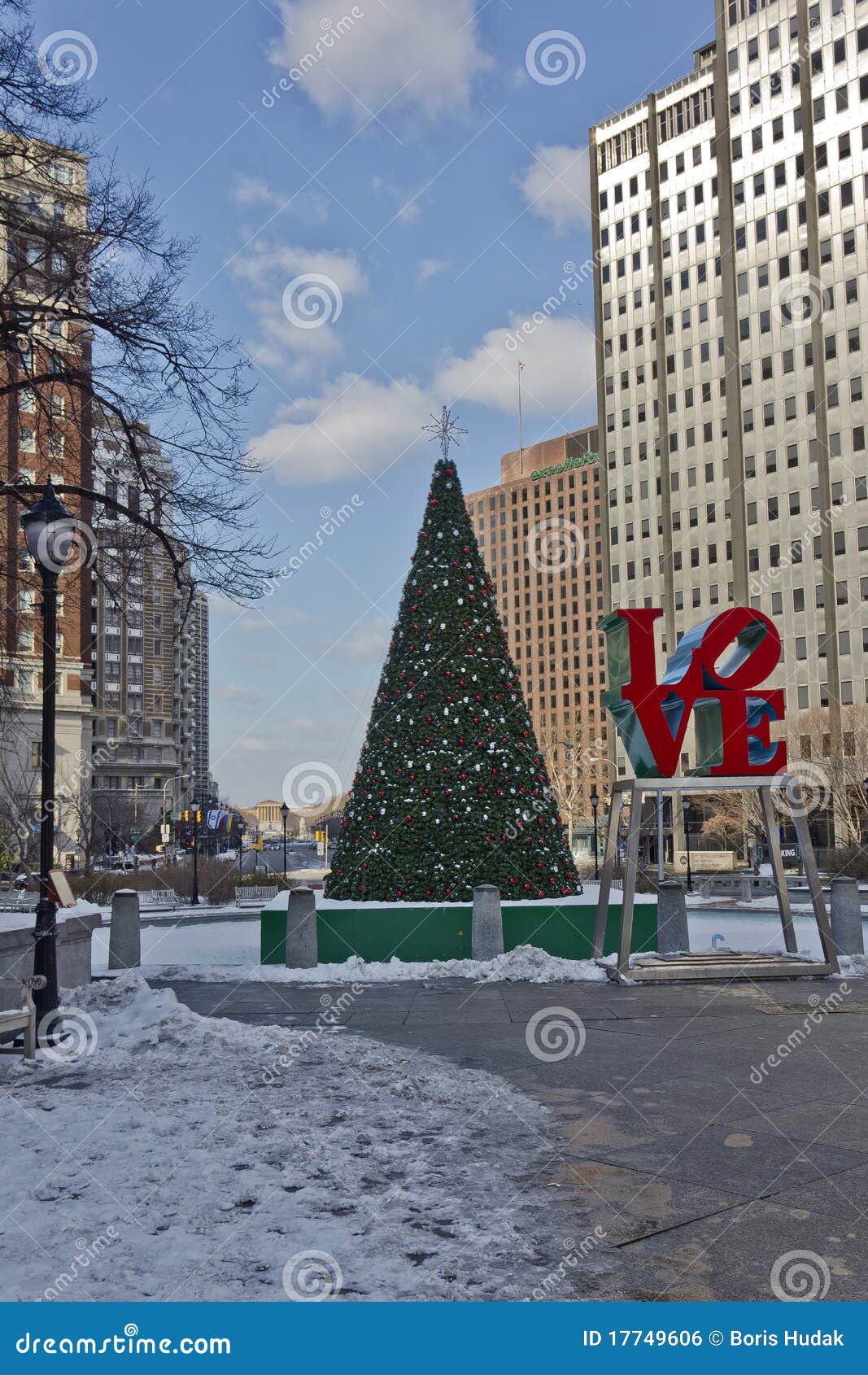 Philadelphia Love Park at Winter Editorial Photo - Image of skyline ...