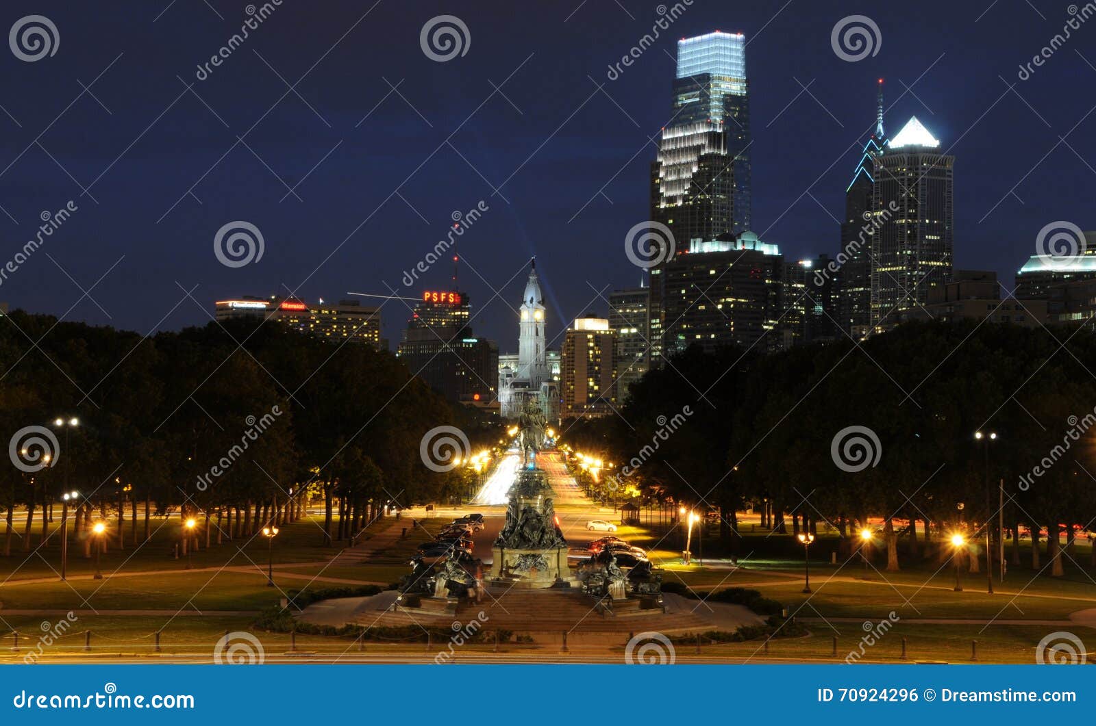 Philadelphia at night editorial photo. Image of monument - 70924296