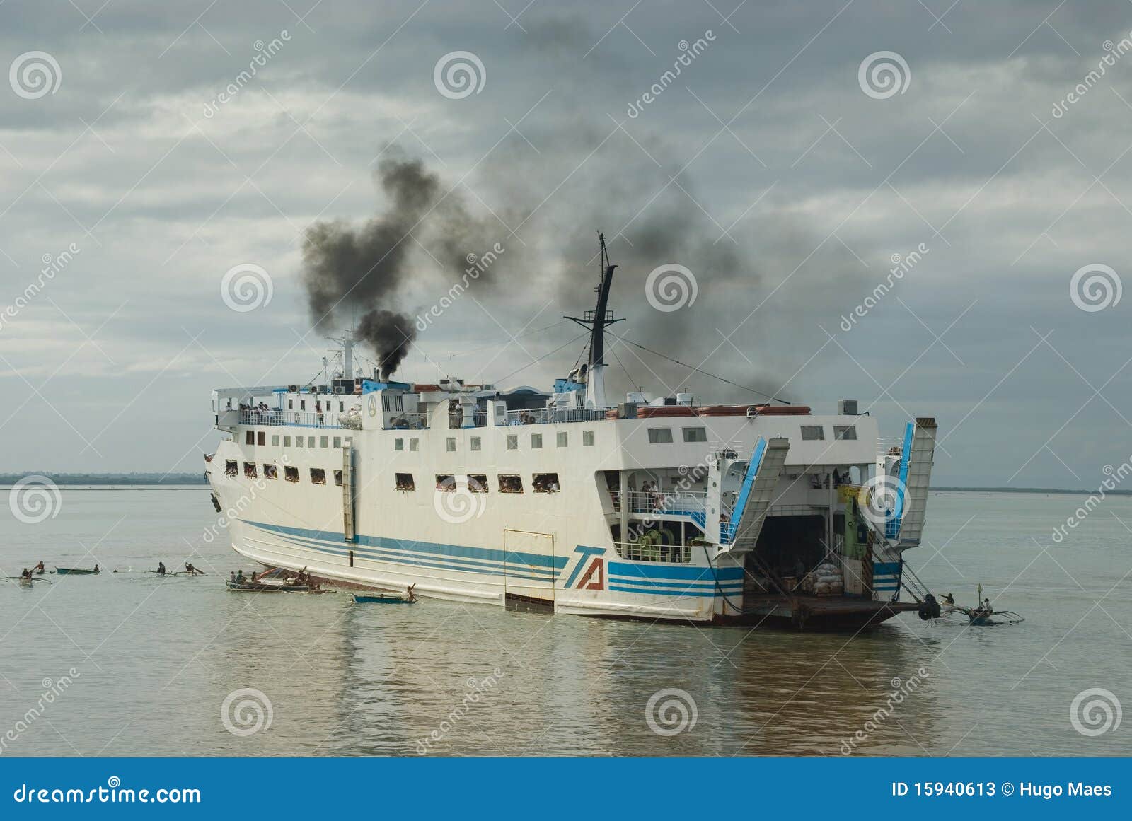 Philippines Crowded Ferry Arrival Editorial Stock Photo - Image of ...