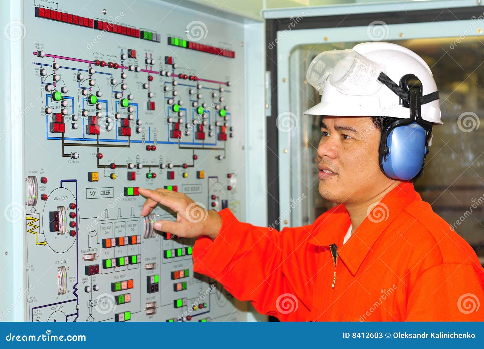 Philippines Shipping Engineer Stock Image - Image of control, phone ...