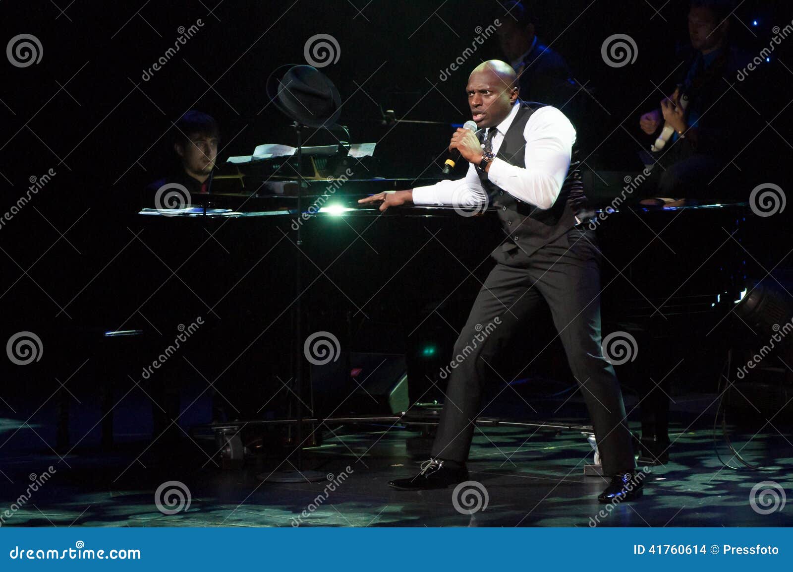 Phillip Browne Singer /Actor Imagen de archivo editorial - Imagen de ...