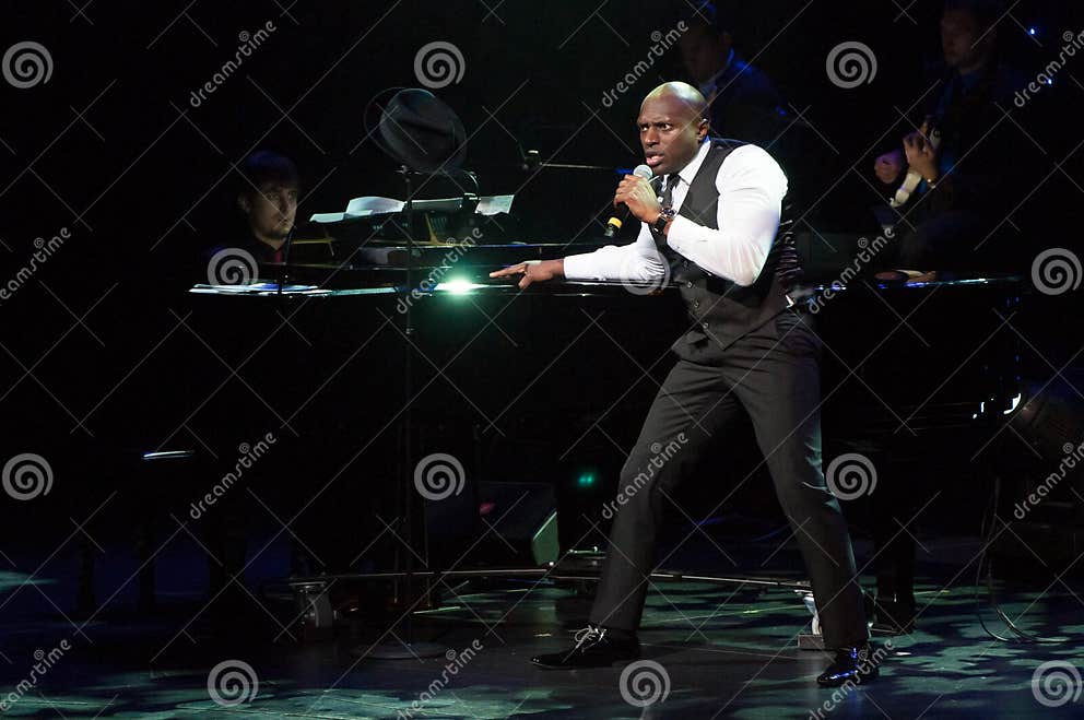 Phillip Browne Singer /Actor Imagen de archivo editorial - Imagen de ...