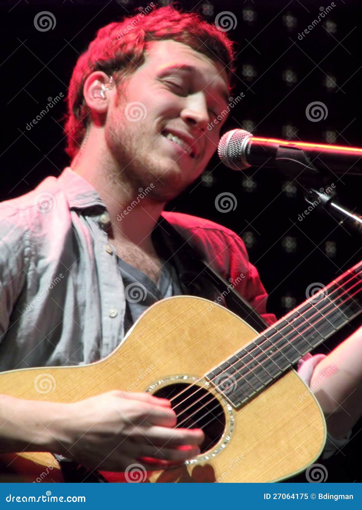 Phillip Phillips editorial image. Image of singing, live - 27064175