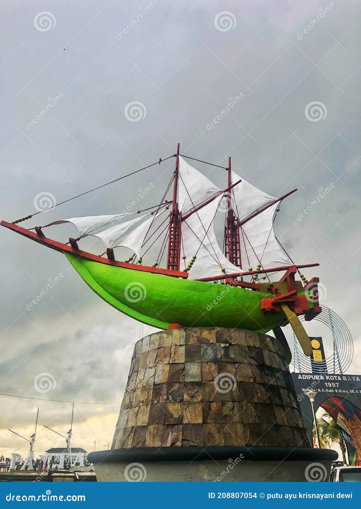 Phinisi Ship Icon of Makasar Indonesia Editorial Stock Image - Image of ...