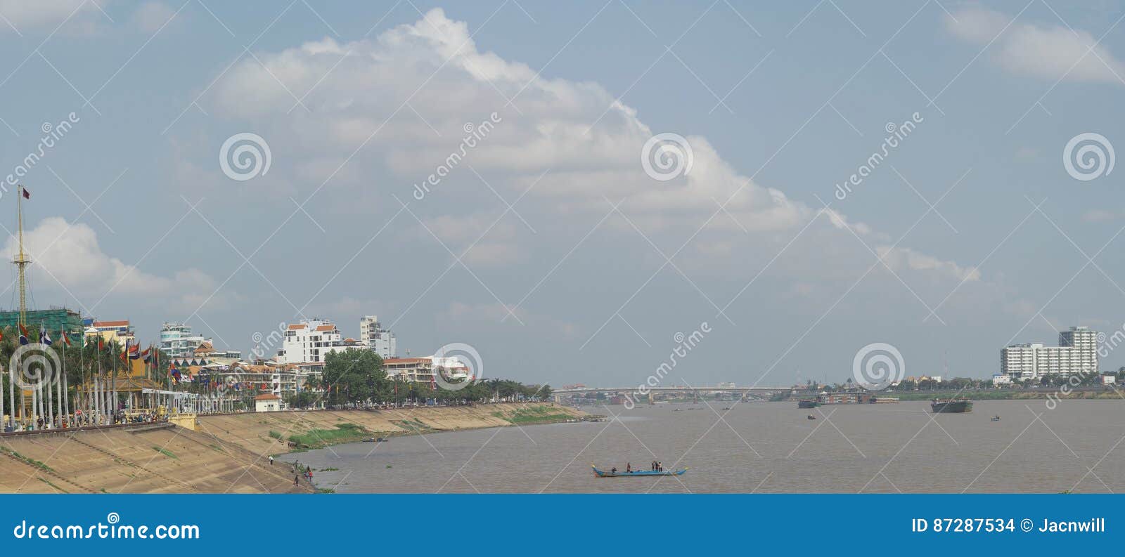 Phnom Penh Riverfront Park stock photo. Image of changva - 87287534