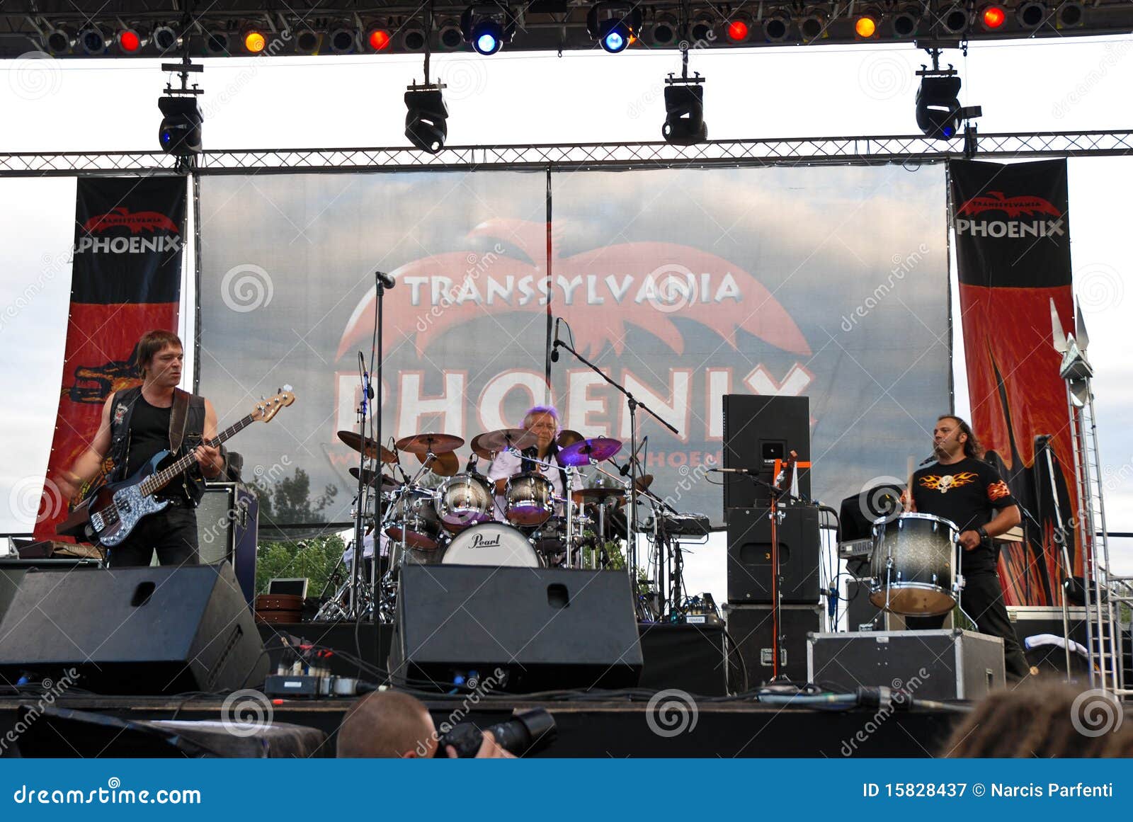 Phoenix in Concert editorial photography. Image of band - 15828437