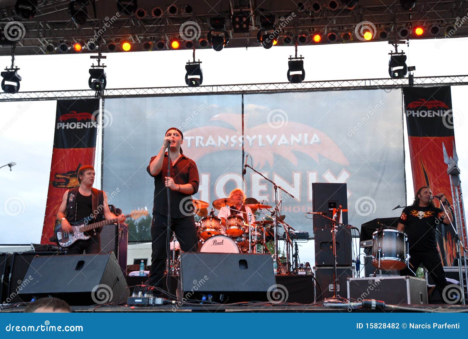 Phoenix in Concert editorial photography. Image of guitar - 15828482