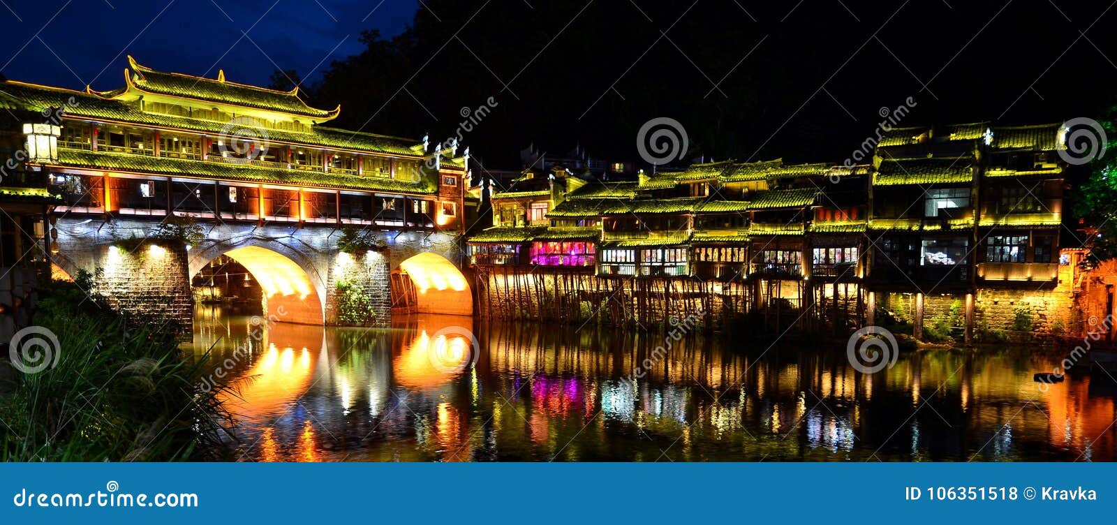 Phoenix Hong Bridge En Fenghuang Foto de archivo - Imagen de horizontal ...