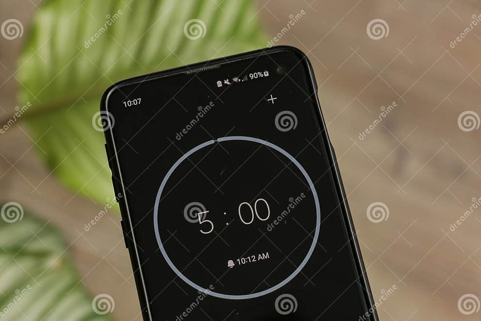 Phone with Black and White 5-minute Timer To Study with the Pomodoro ...