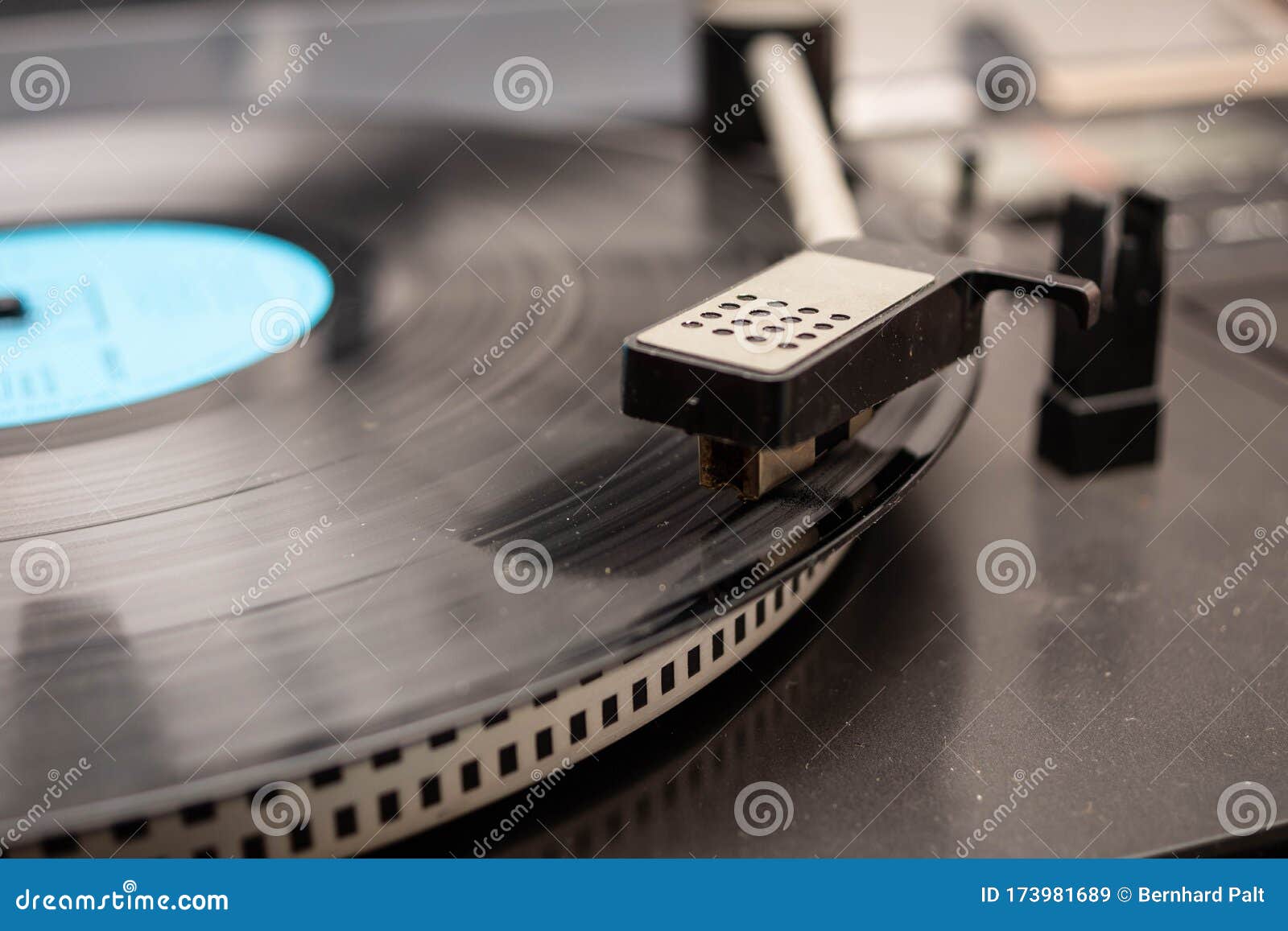 Phonograph with Vinyl on it Stock Image - Image of plate, noise: 173981689