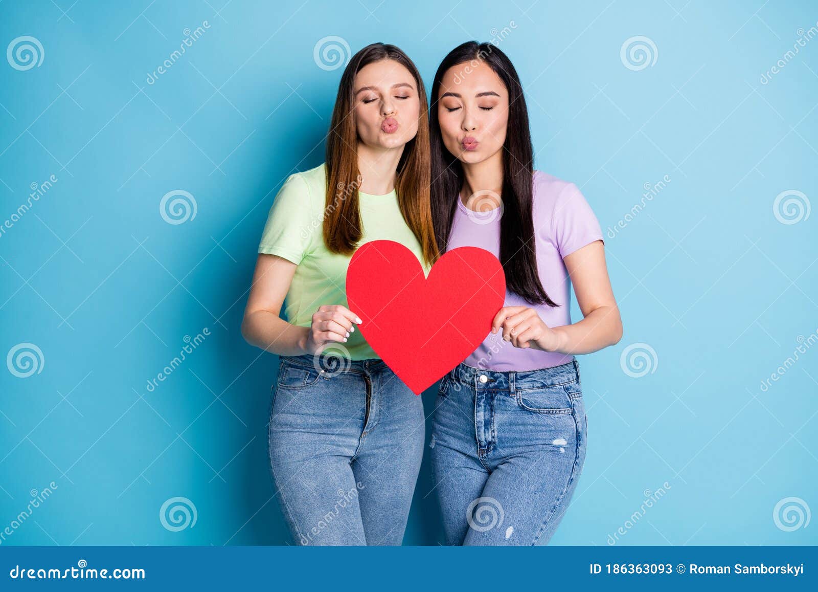 Photo Of Affectionate Lesbians Couple Ladies Romantic Date Holding Big