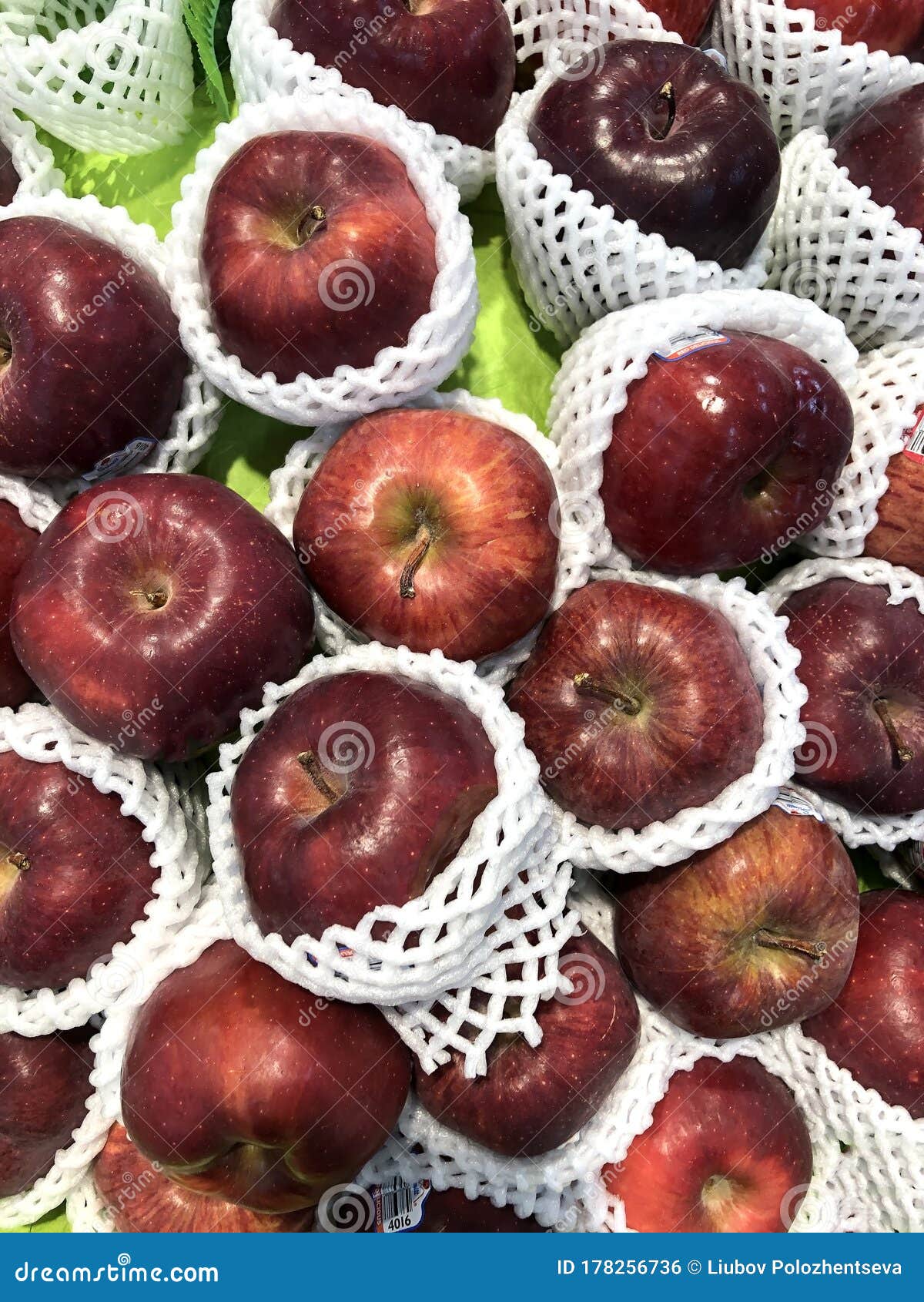 Photo Apple Fruit on the Counter of the Supermarket Stock Photo - Image ...