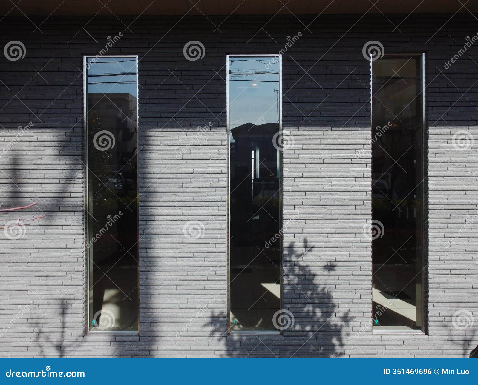 Window Reflections:Modern Facade Stock Photo - Image of designthe ...