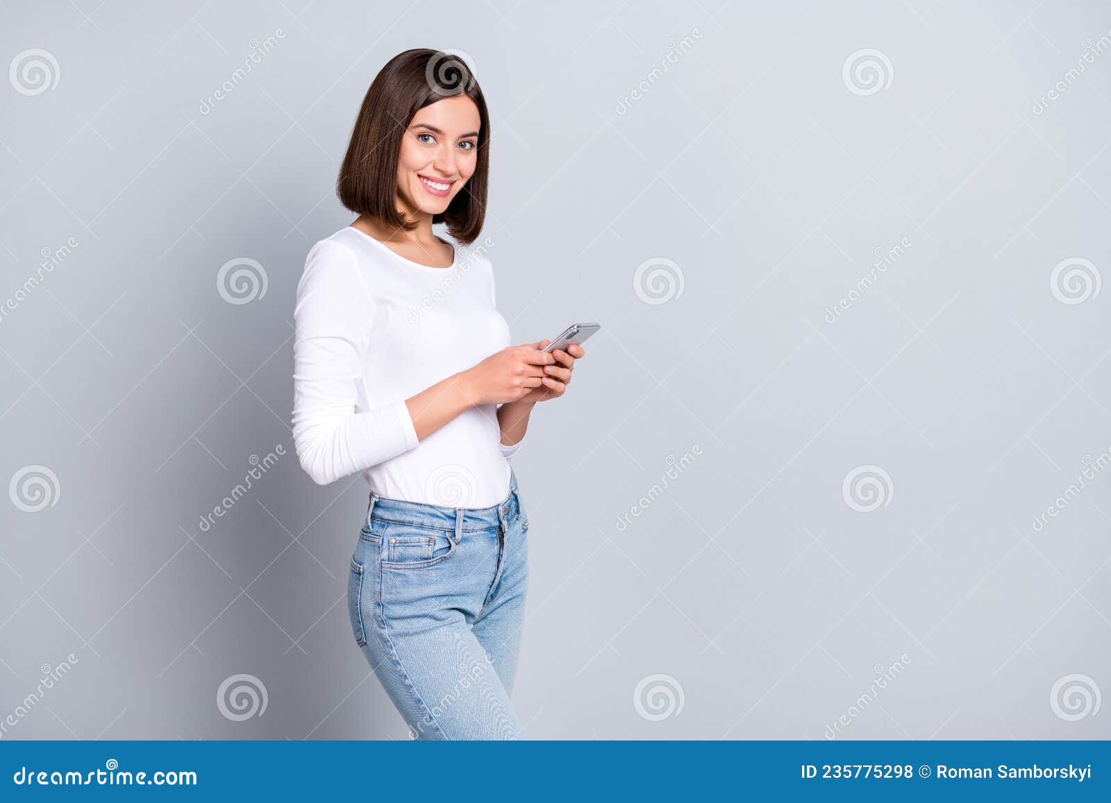 Photo Of Cool Bob Hairstyle Young Lady Hold Telephone Wear Pullover