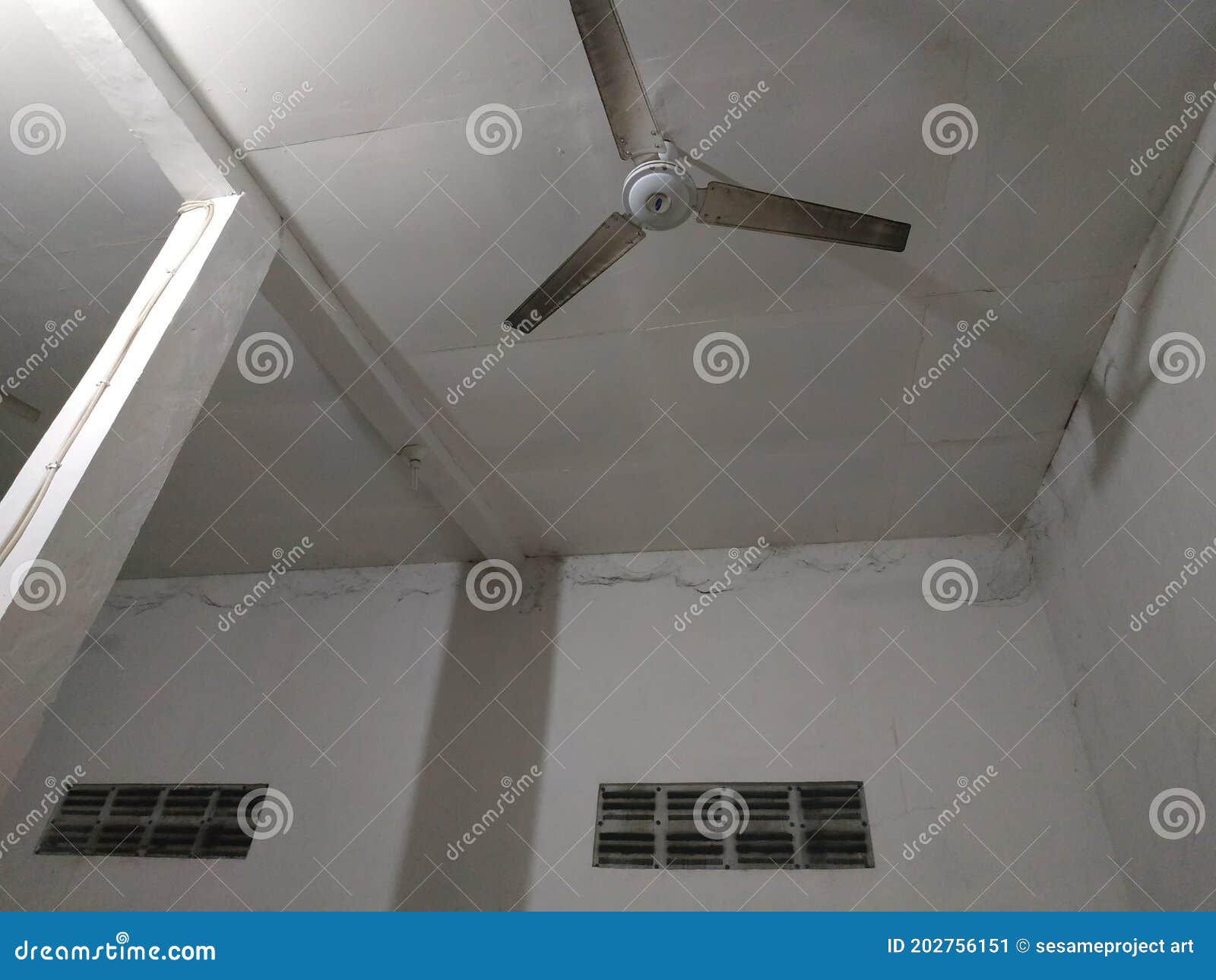 Photo of a Dead Ceiling Fan Stock Image - Image of lighting, dead ...