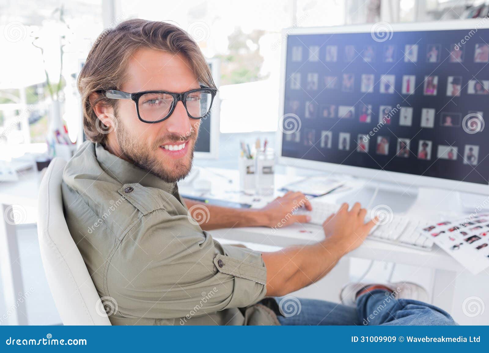 Photo Editor Viewing Thumbnails on Computer and Turning for Port Stock ...