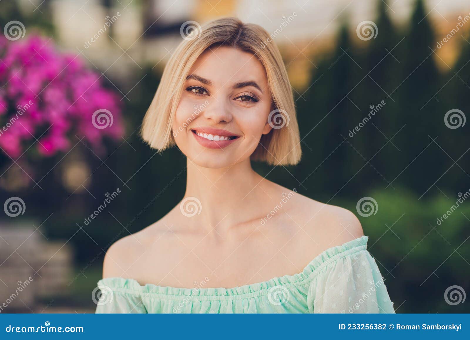 Photo Of Funny Millennial Blond Lady Wear Green Blouse Outsite In Park