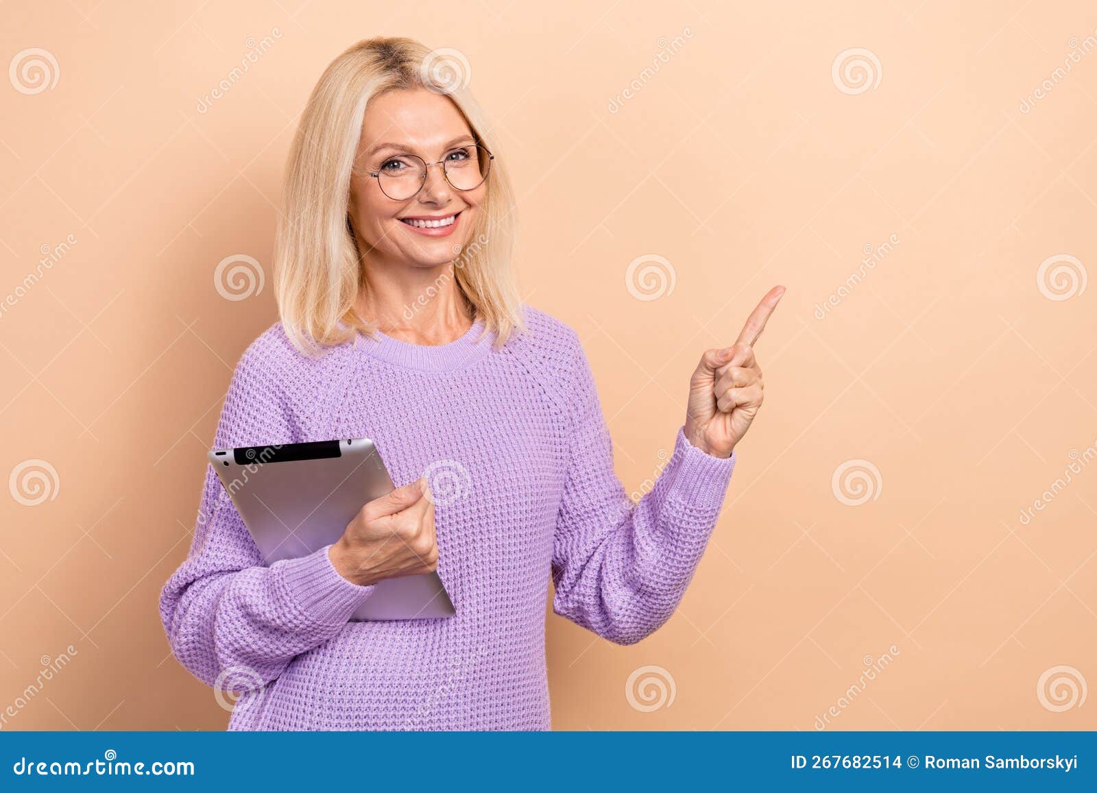 Photo Of Good Mood Mature Lady With Blond Hairdo Wear Knit Sweater Hold