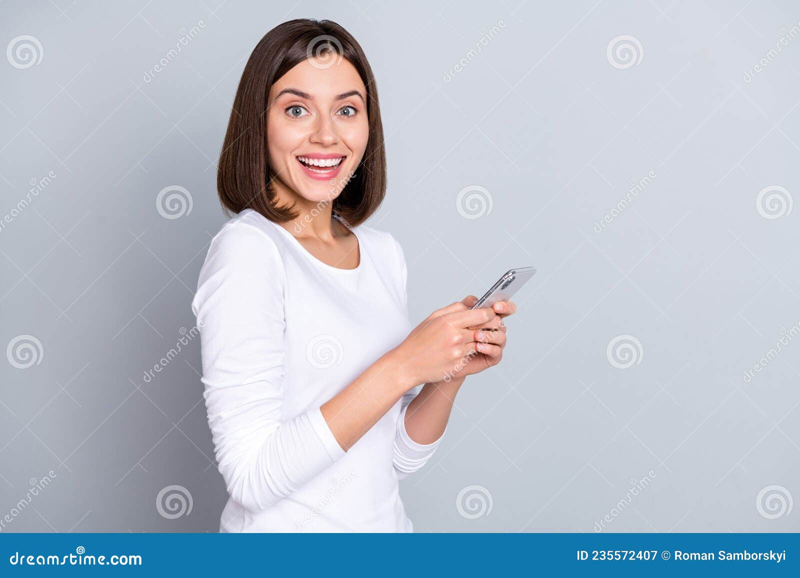 Photo Of Impressed Bob Hairstyle Millennial Lady Hold Telephone Wear