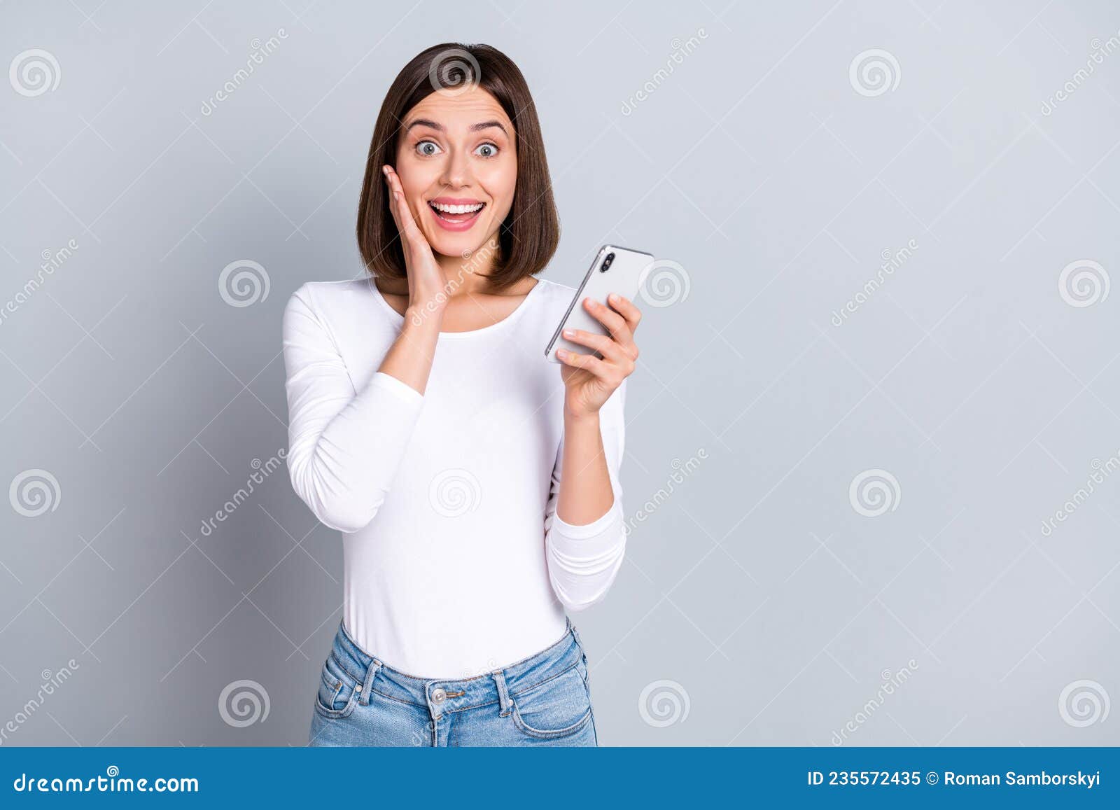 Photo Of Impressed Bob Hairstyle Millennial Lady See Telephone Wear