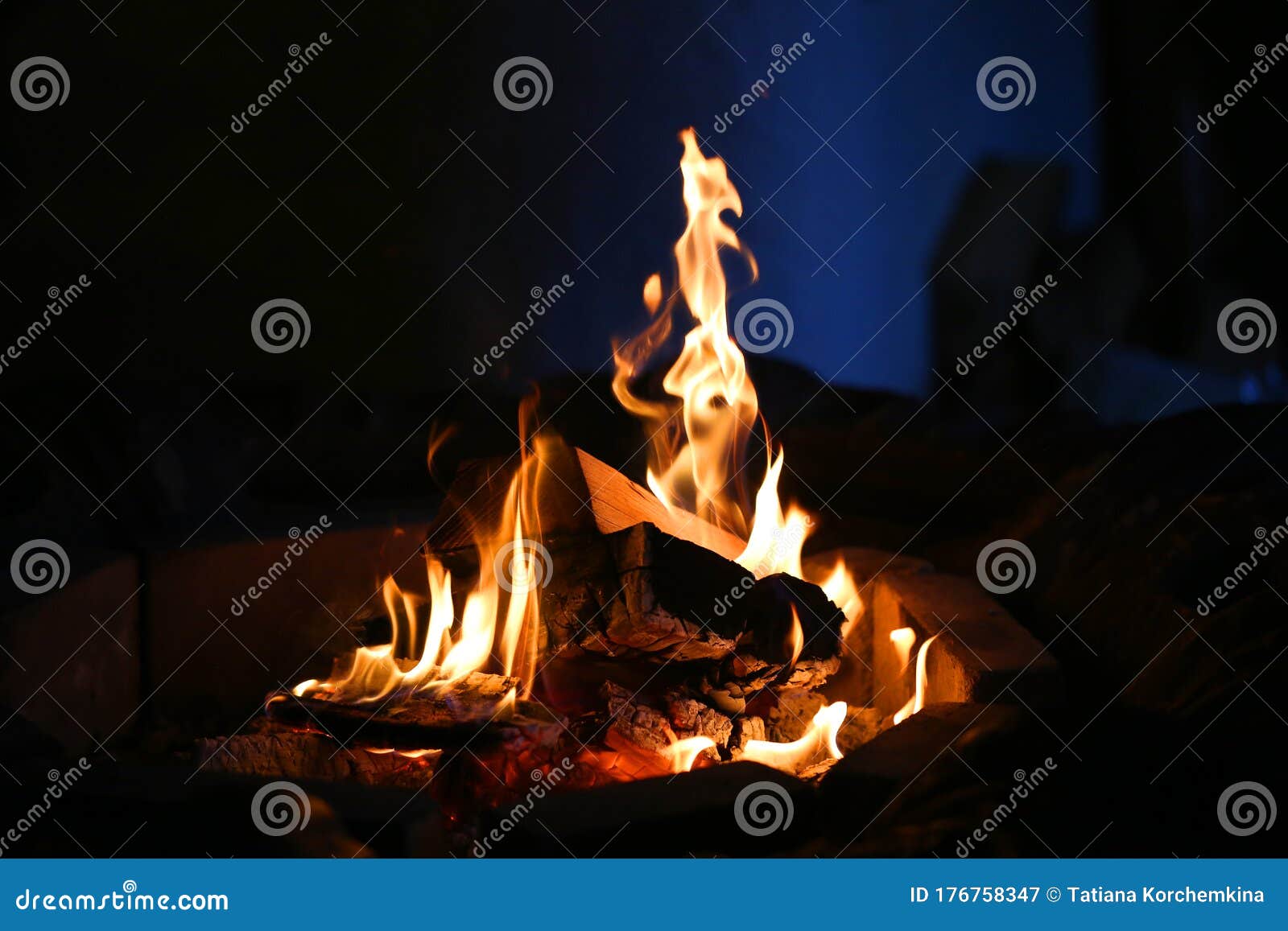 Photo macro of fire flames stock image. Image of dark - 176758347