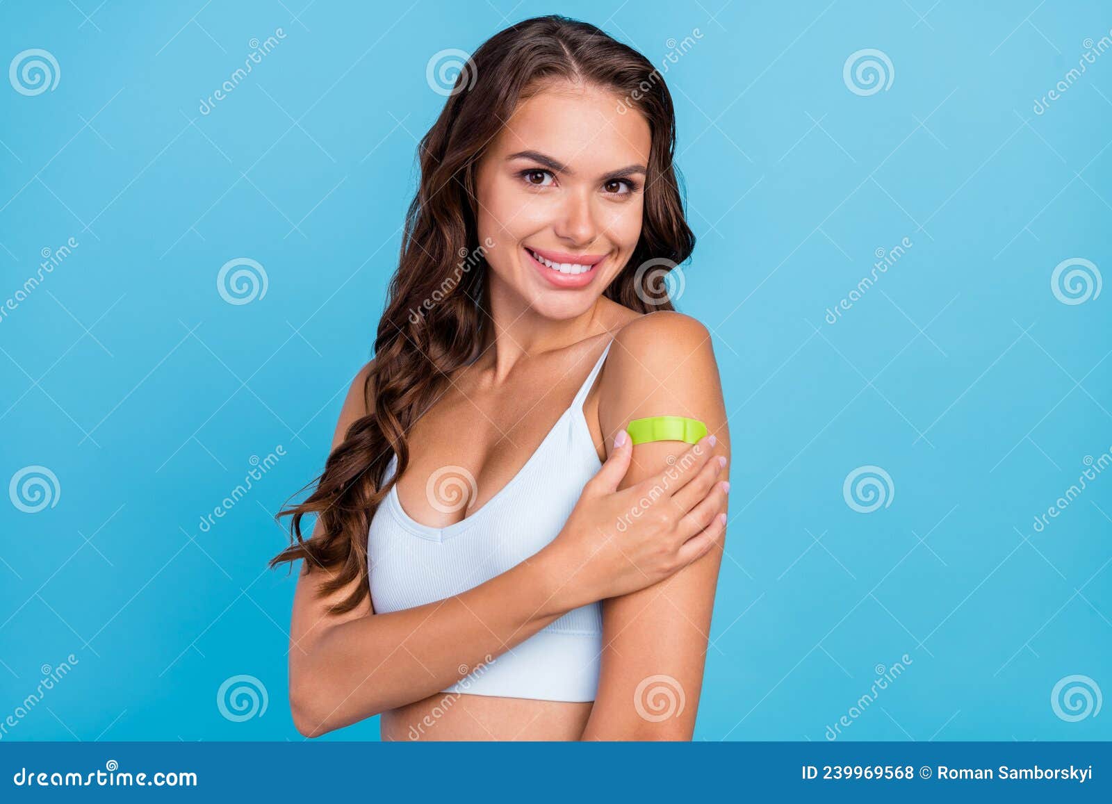 Photo Of Nice Brunette Hairstyle Lady Touch Plaster On Hand Wear Teal