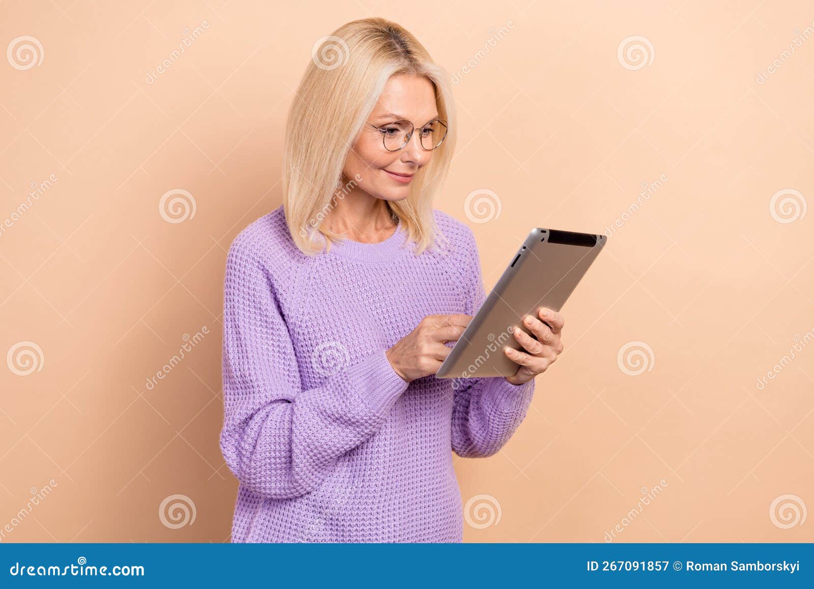 Photo Of Optimistic Positive Mature Lady With Blond Hairdo Wear Knit