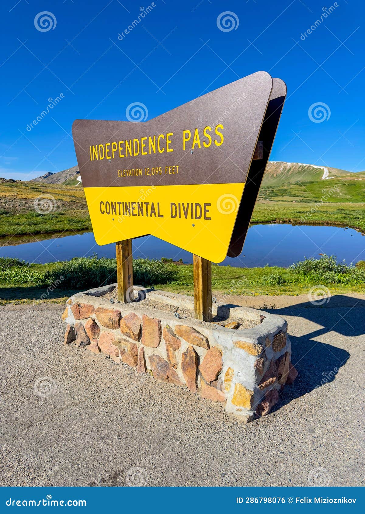Photo of the Park Sign at Independence Pass Colorado Editorial Photo ...