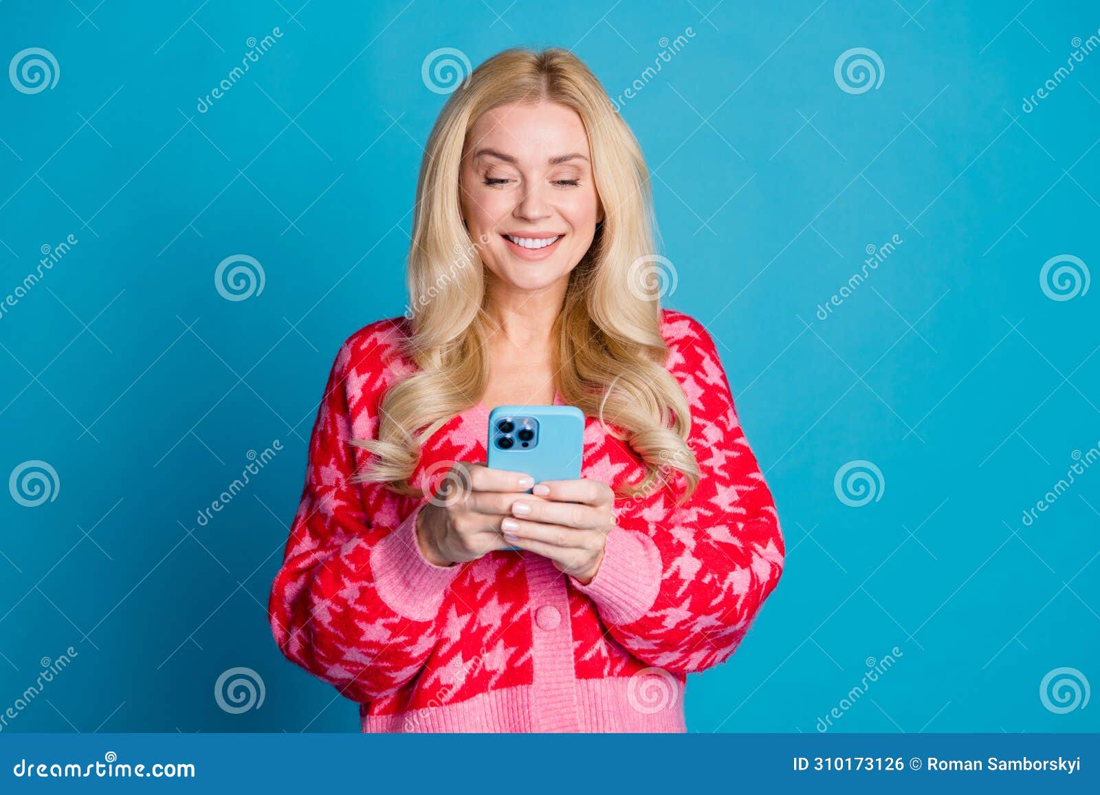 Photo Of Positive Gorgeous Woman With Wavy Hairstyle Wear Knit Cardigan