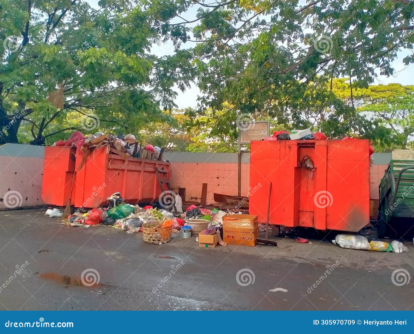 Photo of a trash can stock image. Image of cans, paper - 305970709