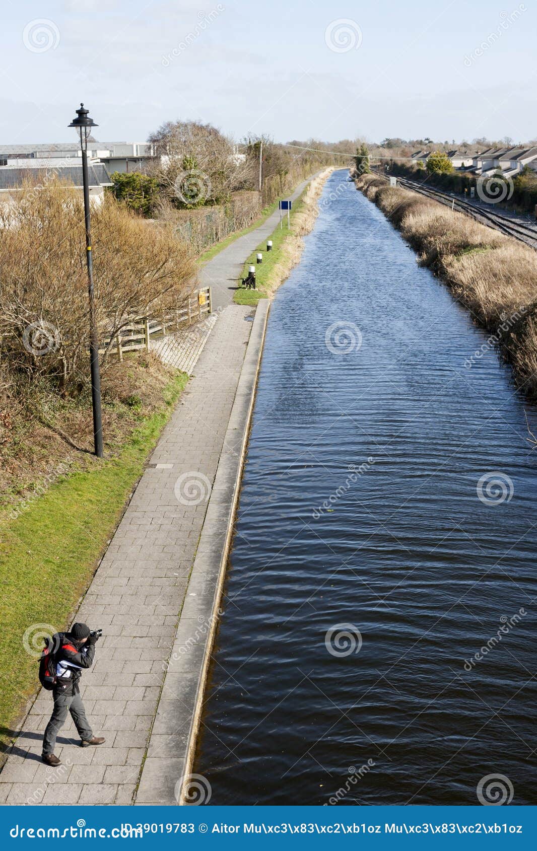 Photographe sur la rive image stock. Image du numérique - 39019783