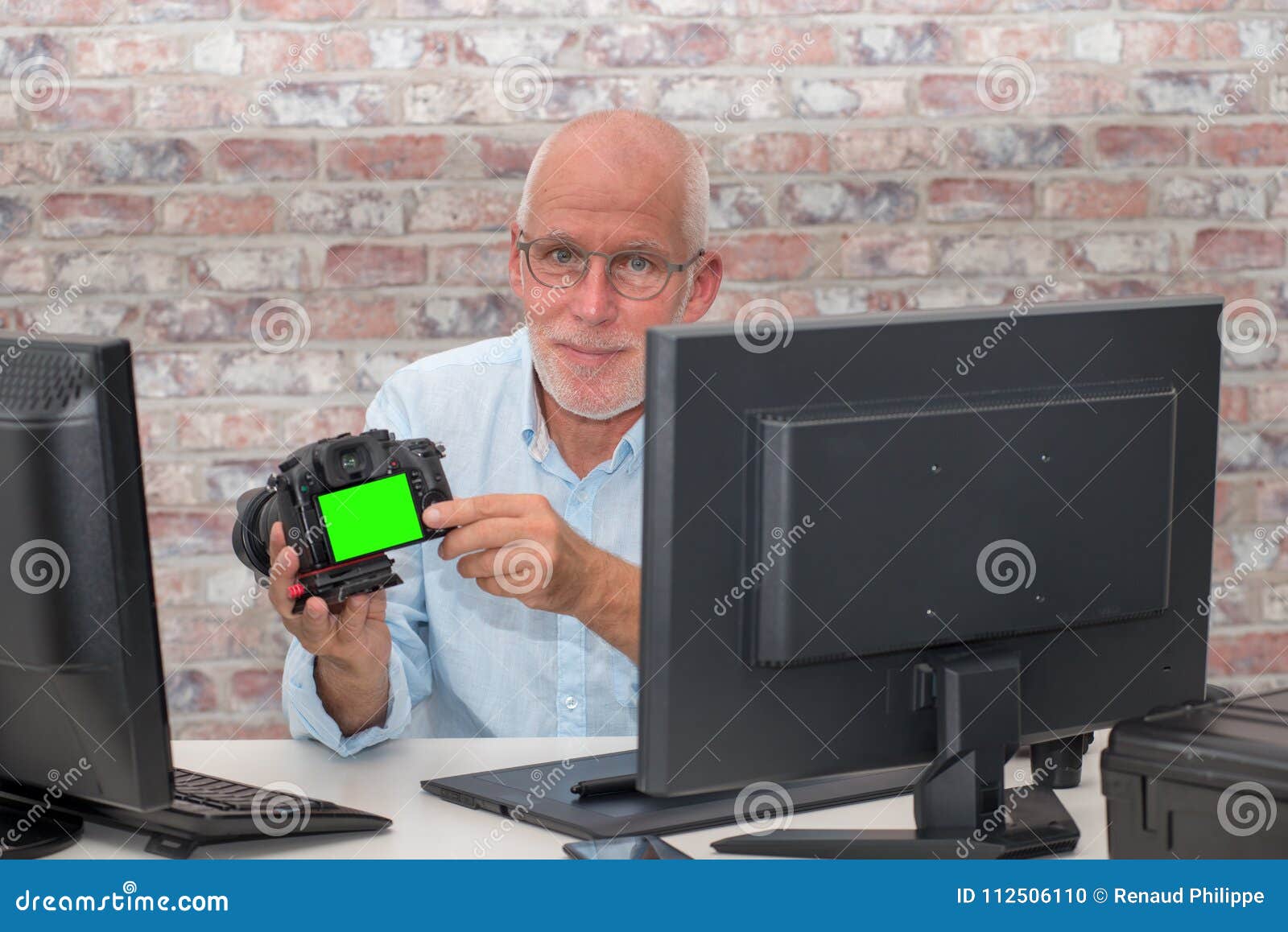 Photographer with Camera at Office with Computer, Green Screen Stock ...