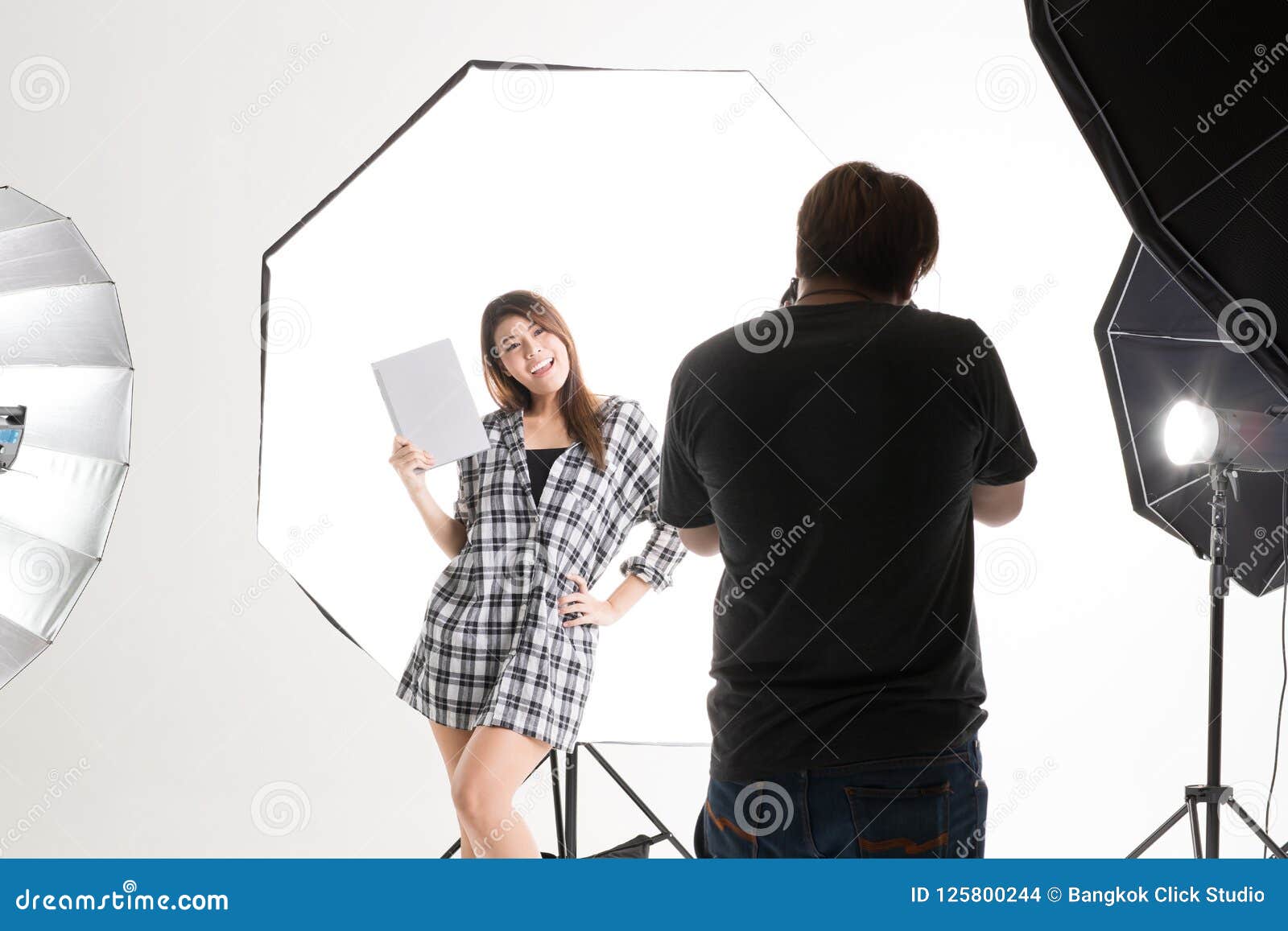 Photographer and Pretty Model Working in Modern Lighting Studio Stock ...