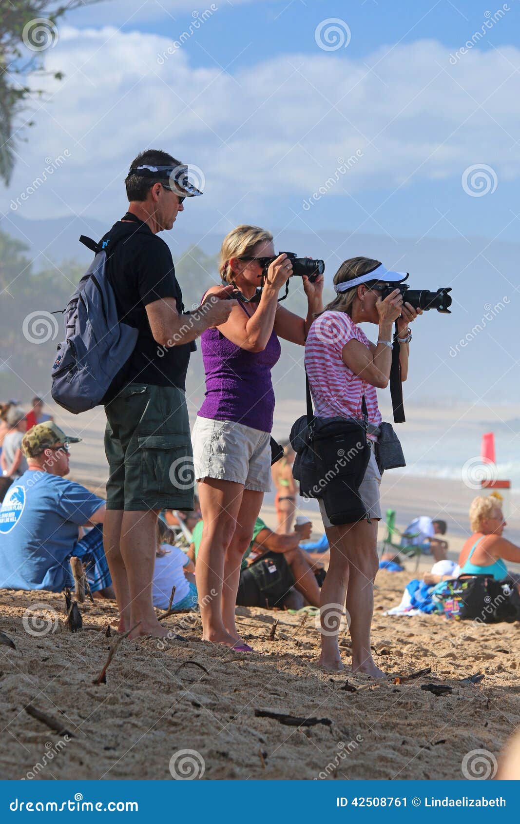 Photographers on beach editorial photo. Image of women - 42508761