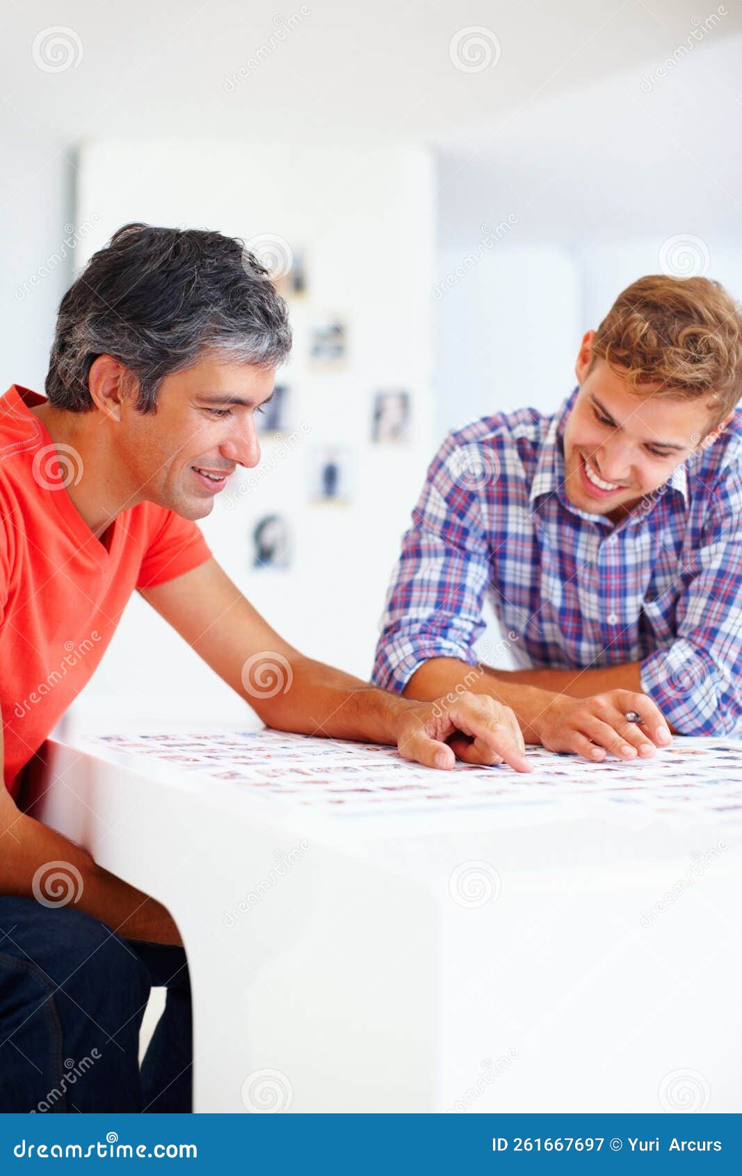 Photographers in Conversation. Photographers Looking at Photos and ...