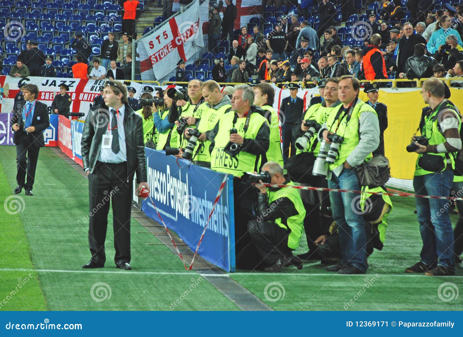 Photographers Waiting for the Match Editorial Photo - Image of courting ...
