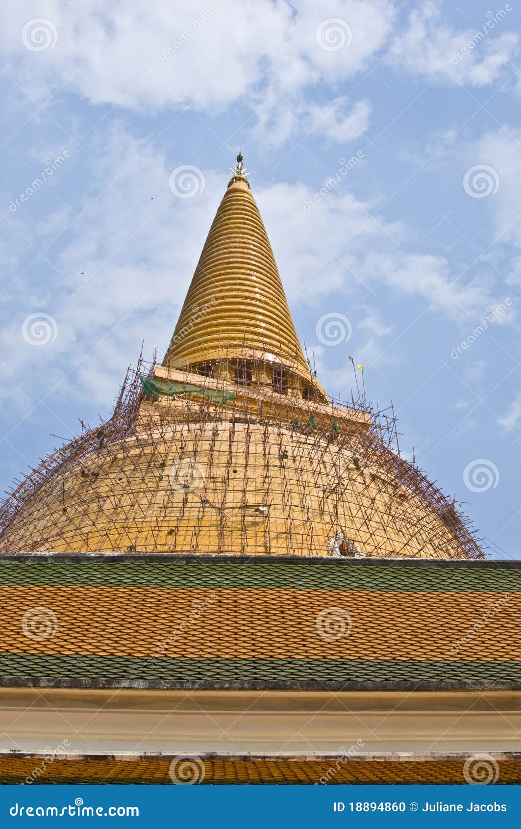 Phra Pathom Chedi stock photo. Image of city, culture - 18894860