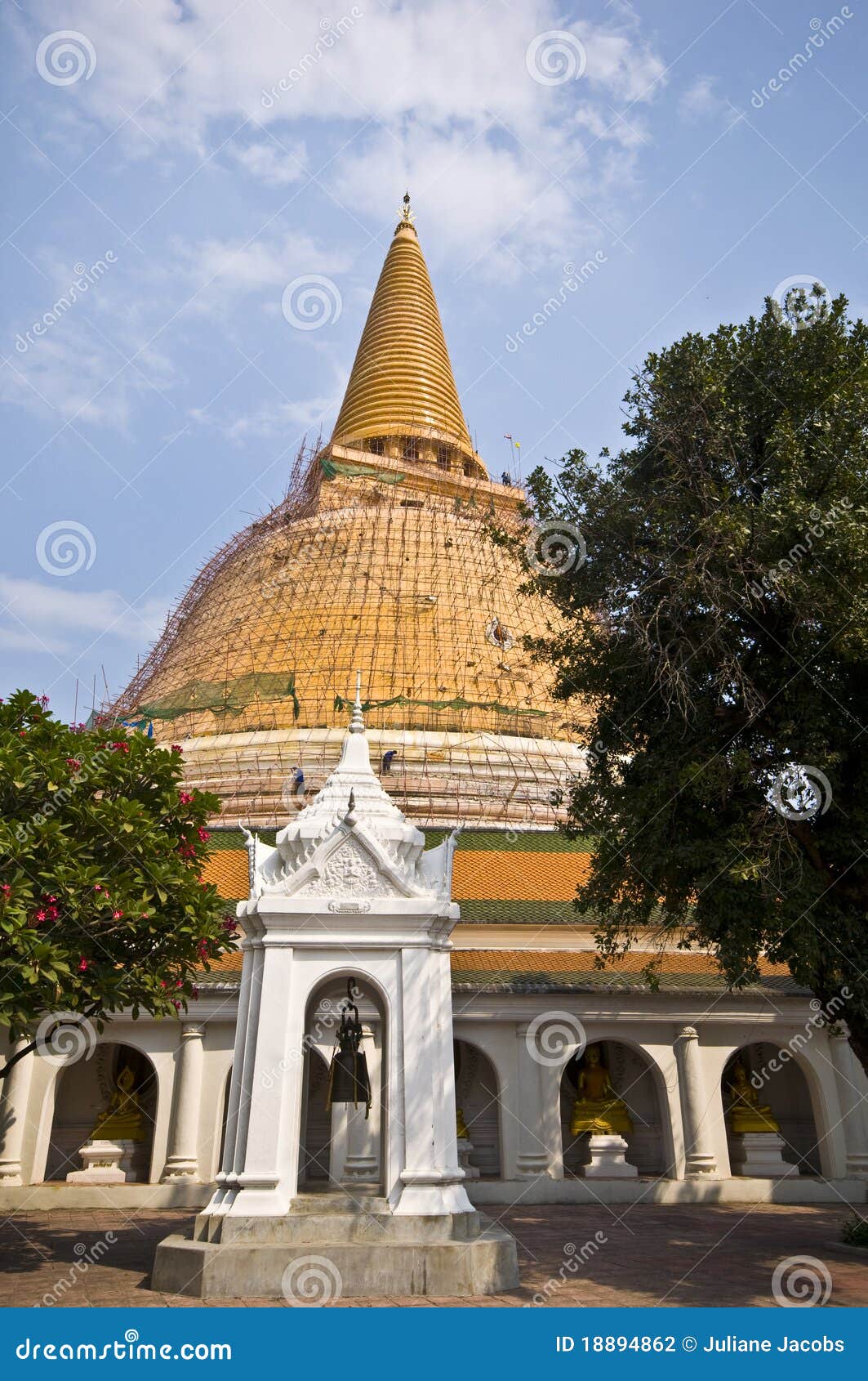 Phra Pathom Chedi stock photo. Image of pathom, traditional - 18894862
