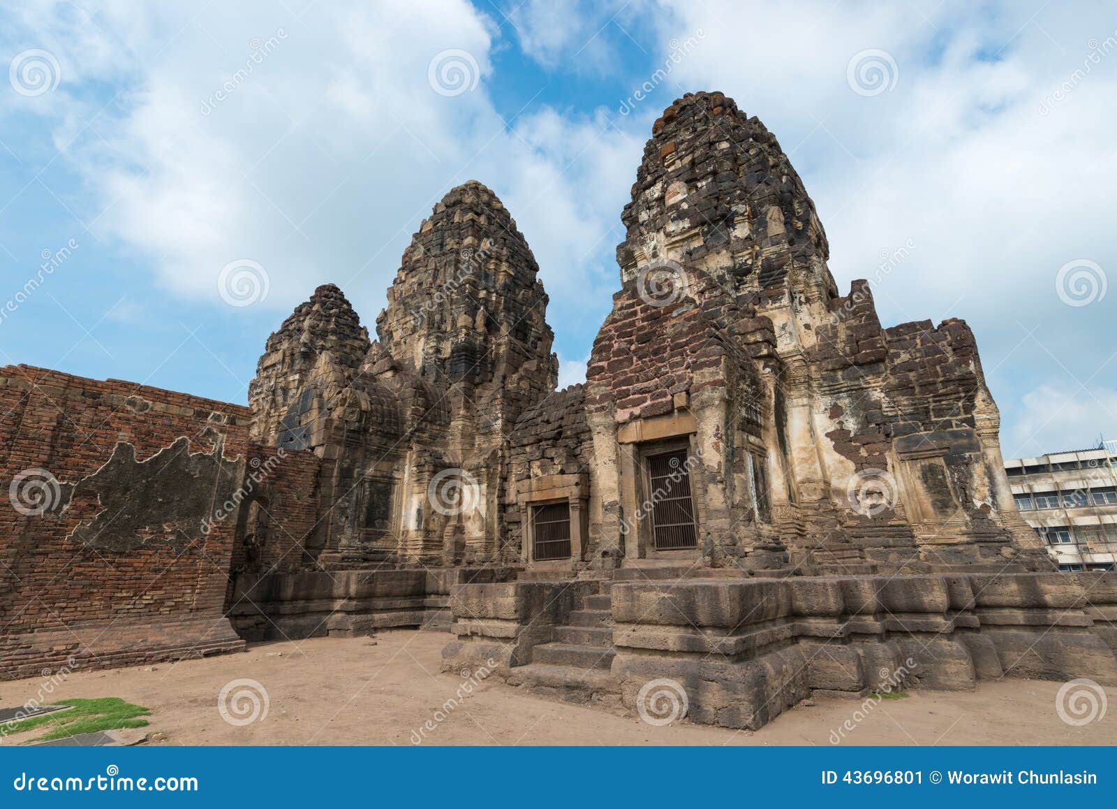 Phra Prang Sam Yot image stock. Image du tourisme, asie - 43696801