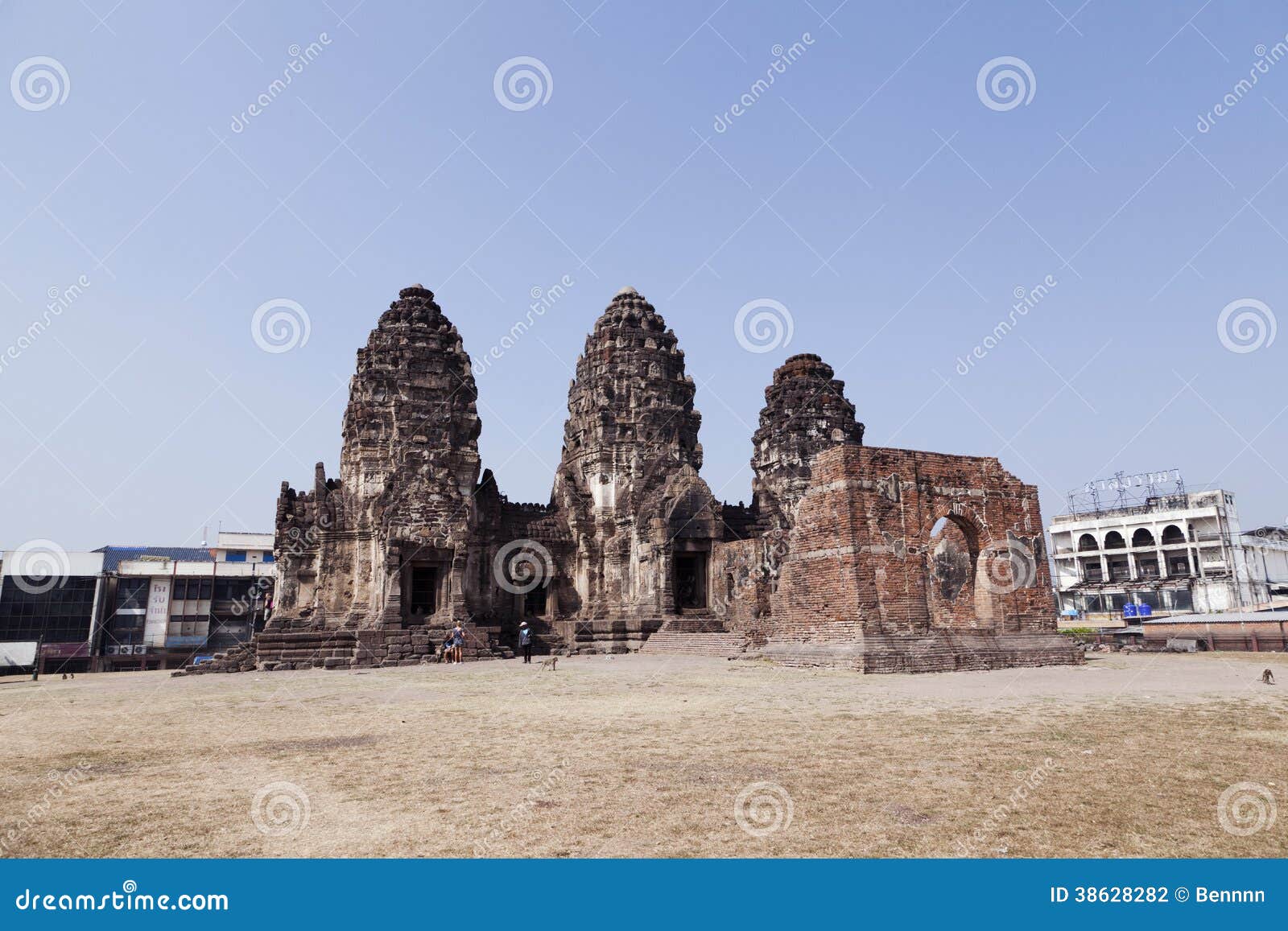 Phra Prang Sam Yot Temple, Ancient Architecture Editorial Photo ...