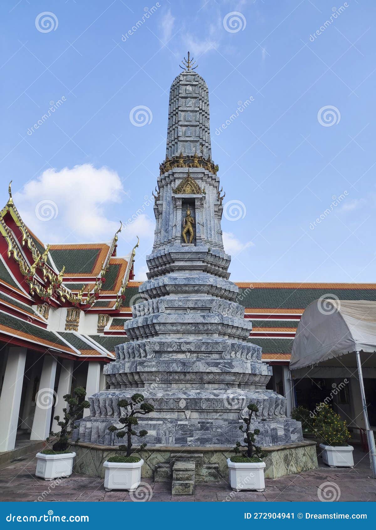 Phra Prang Tower in Wat Pho Buddhist Temple Complex in Bangkok ...
