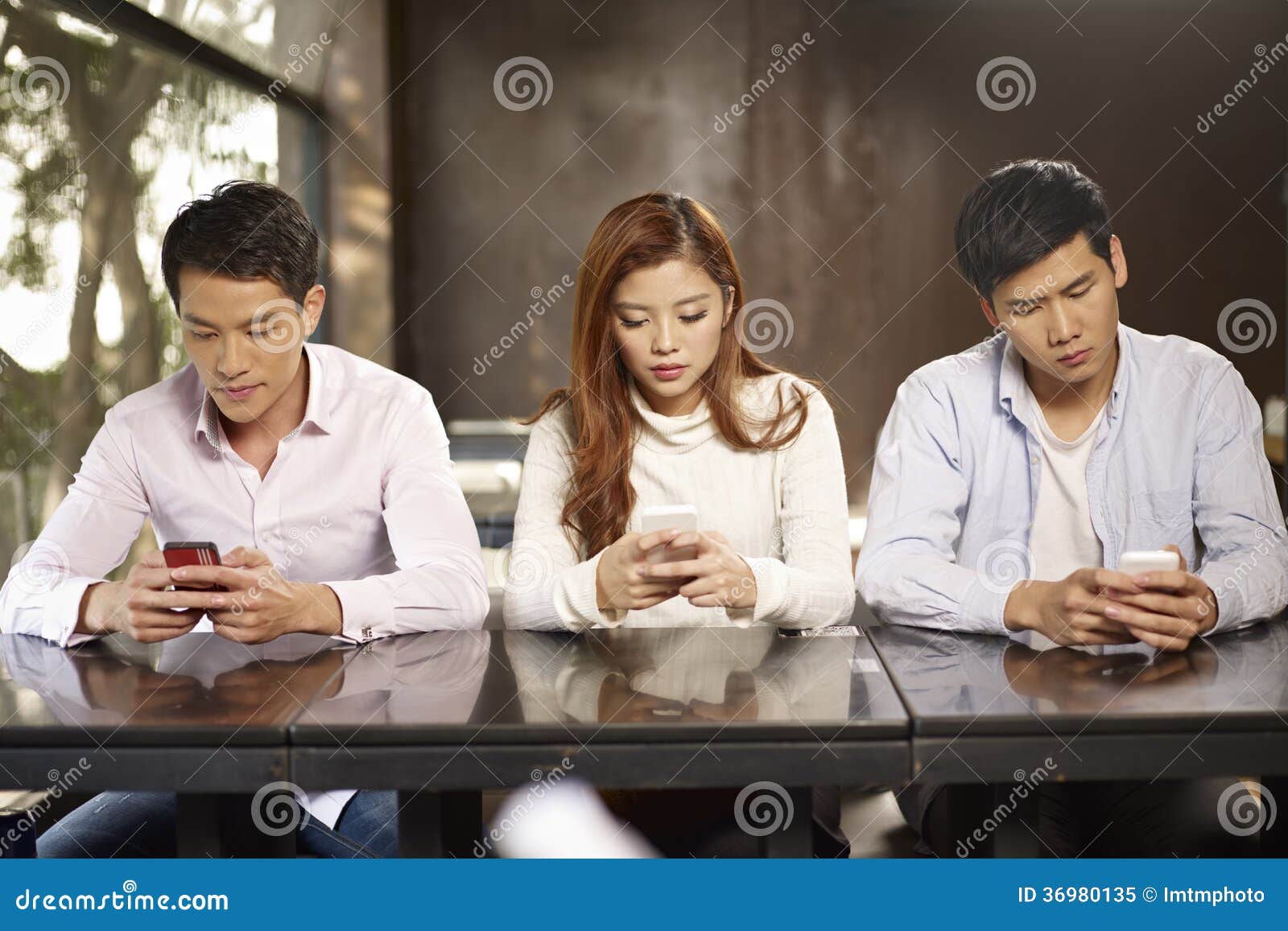 Phubbing immagine stock. Immagine di tossicodipendente - 36980135