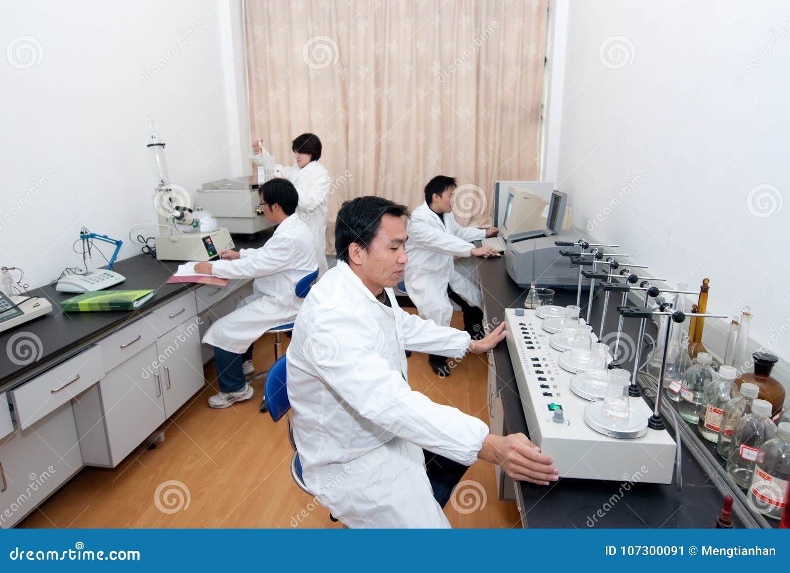 Physics Laboratory editorial photo. Image of care, methods - 107300091