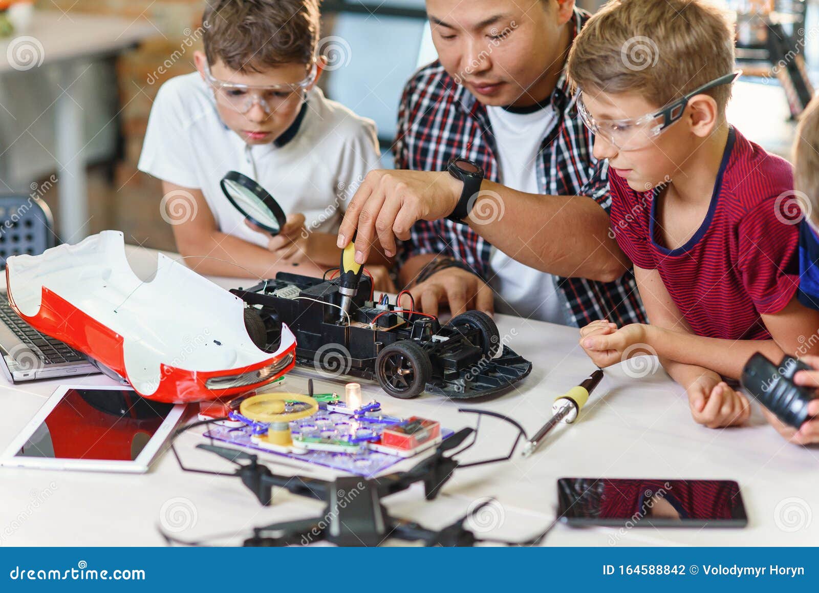 Physics Science Research Class with an Asian Specialist and Three ...