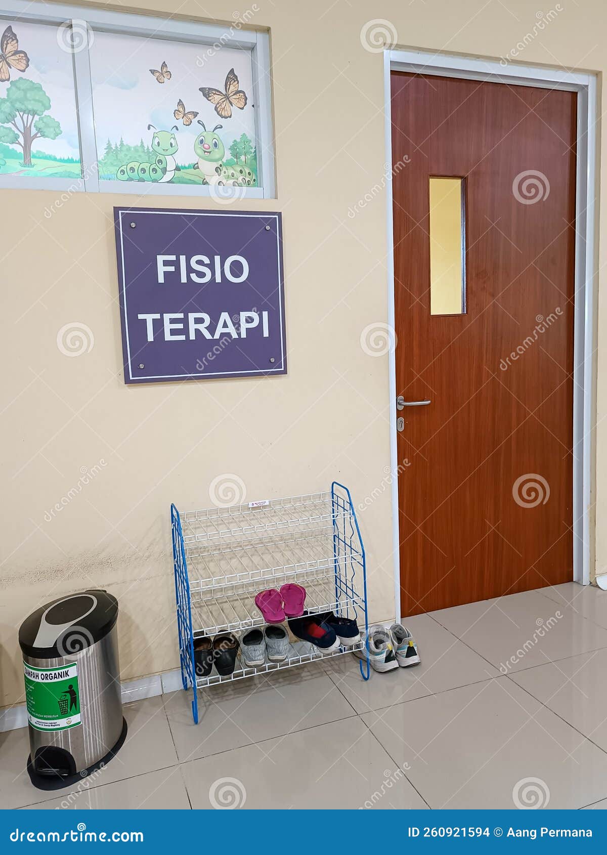 A Physiotherapy room editorial stock image. Image of home - 260921594