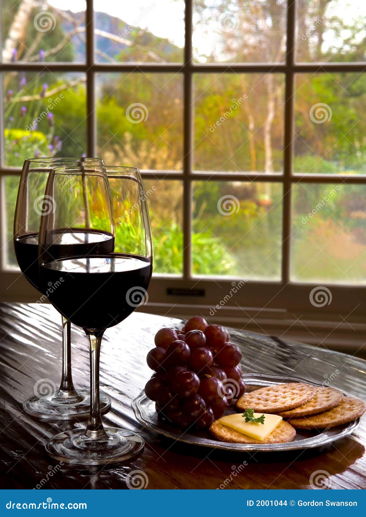 Pièce d'échantillon de vin photo stock. Image du variation - 2001044