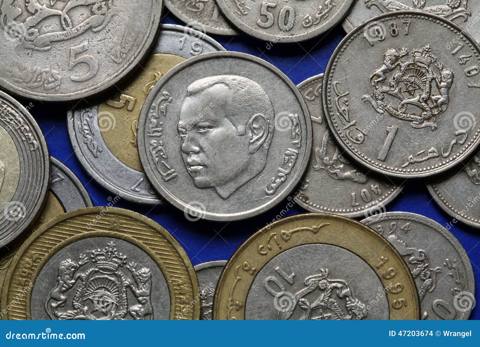 Pièces de monnaie du Maroc photo stock. Image du personne - 47203674